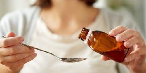 Virker hostesaft mod hoste? Få svaret her | Alt om sundhed
